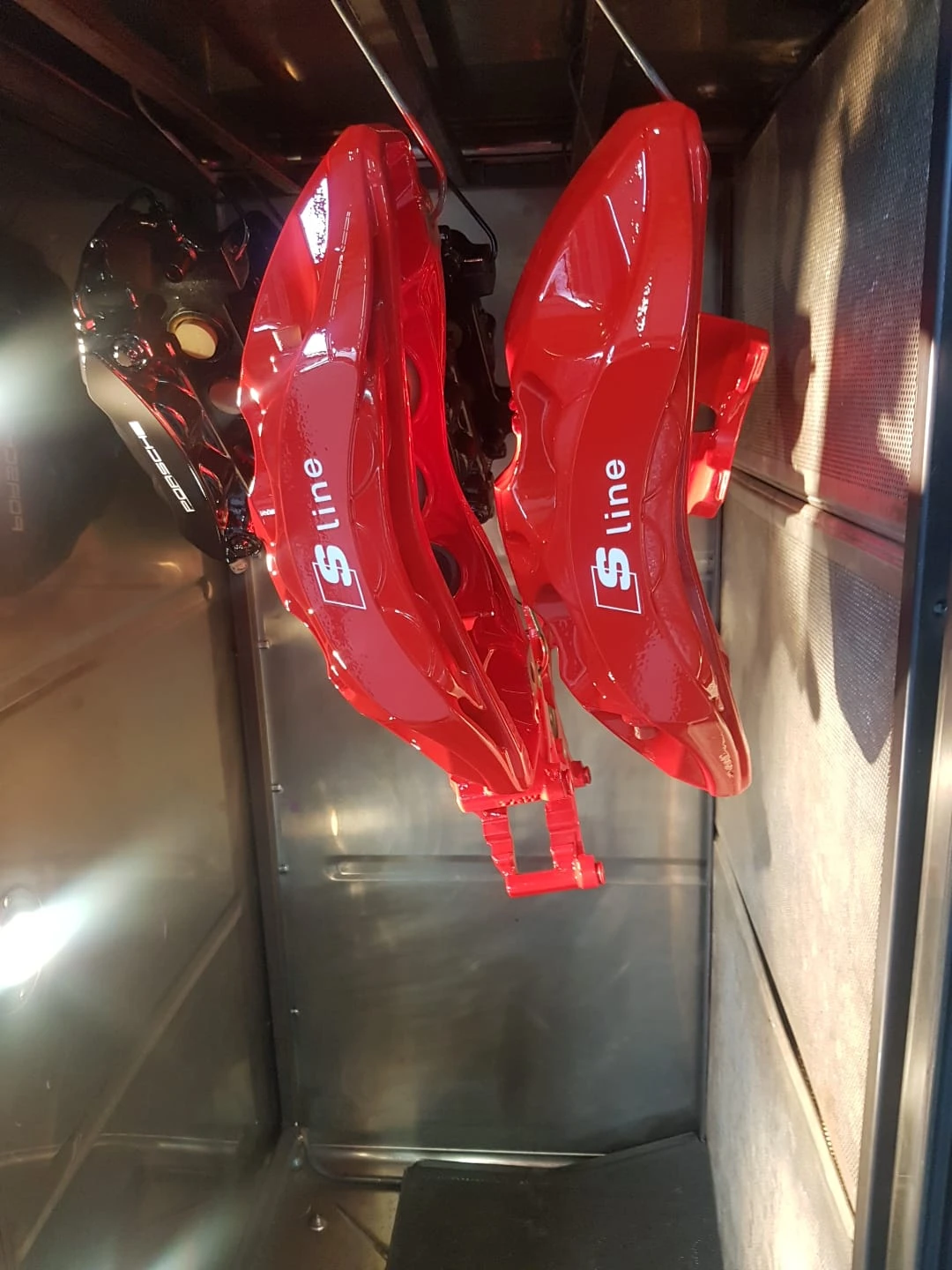 Adaptive Automotive - Brake calipers powder coated / powder coated